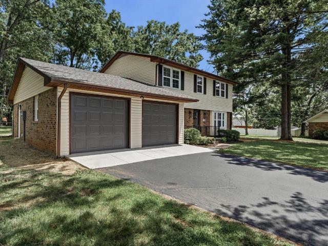 418 St Albans Drive