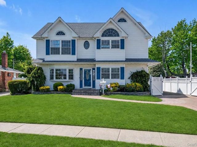 418 Parker Ave, Levittown, NY 11756
