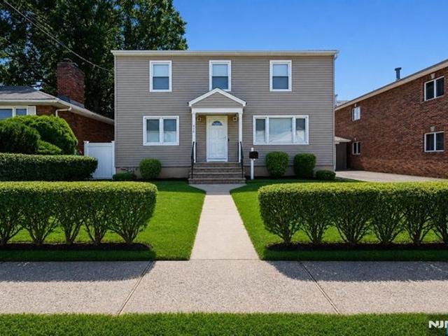 418 President St, Saddle Brook, NJ 07663