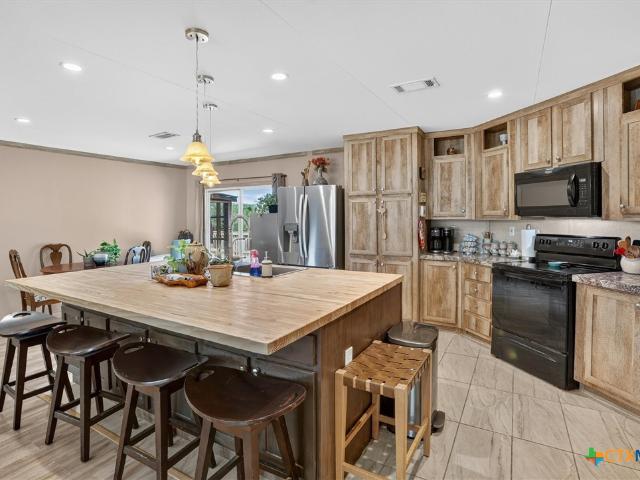 418 Private Road 1505
