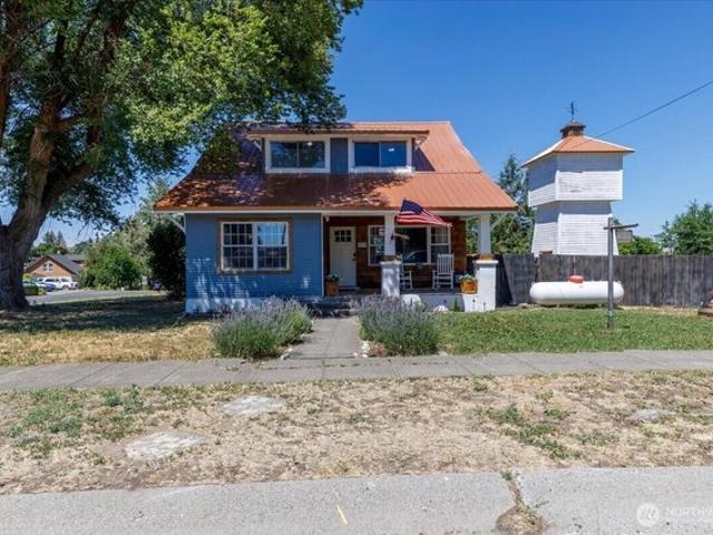 418 W Chestnut St, Almira, WA 99103