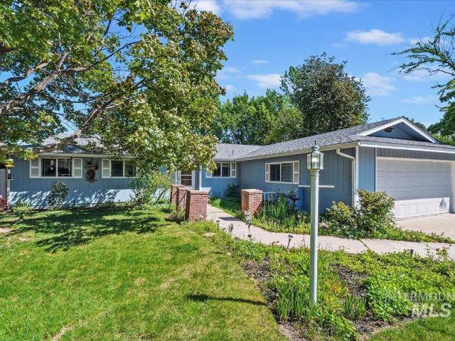 418 W Maple St