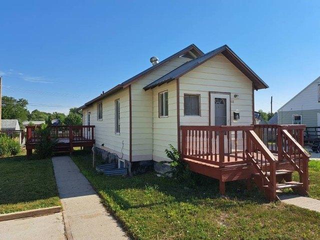 418 W Niobrara Ave, Chadron, NE 69337