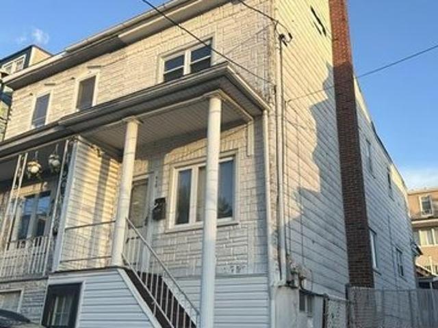 418 W Oak St, Shenandoah, PA 17976