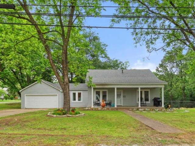 418 W Ohara St, Grand Saline, TX 75140 | MLS #26006 | Compass