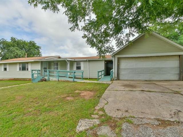 418 W Penn St, El Reno, OK 73036