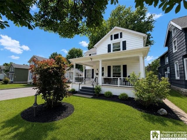 418 Washburn St, Lockport, NY 14094