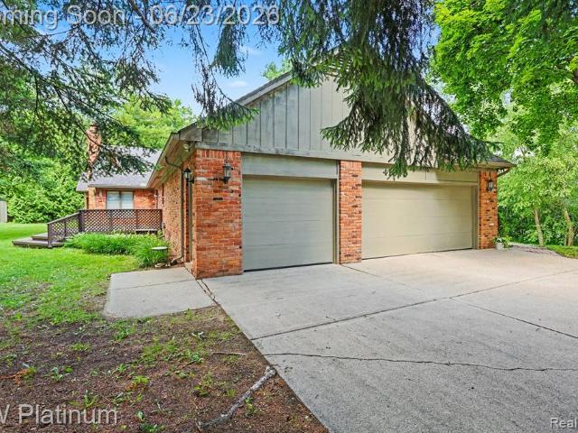 41945 Hillview Drive