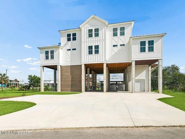 4194 Baffin St, Bay Saint Louis, MS 39520