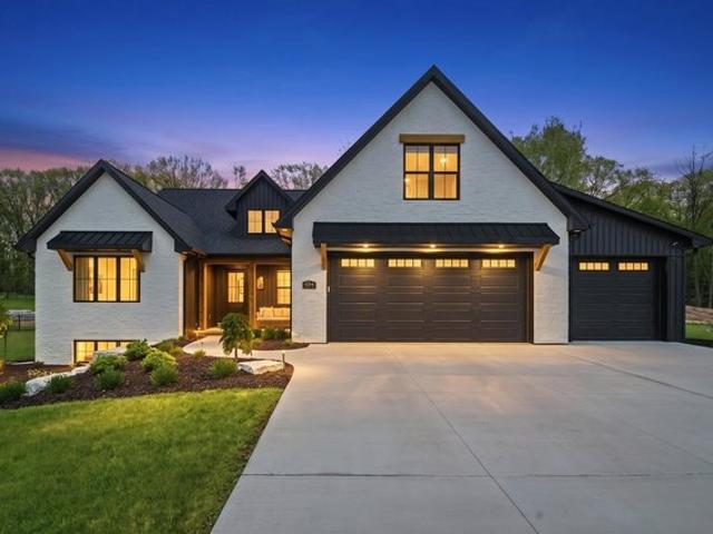 4194 Blackberry Ridge Dr, Hobart, WI 54155
