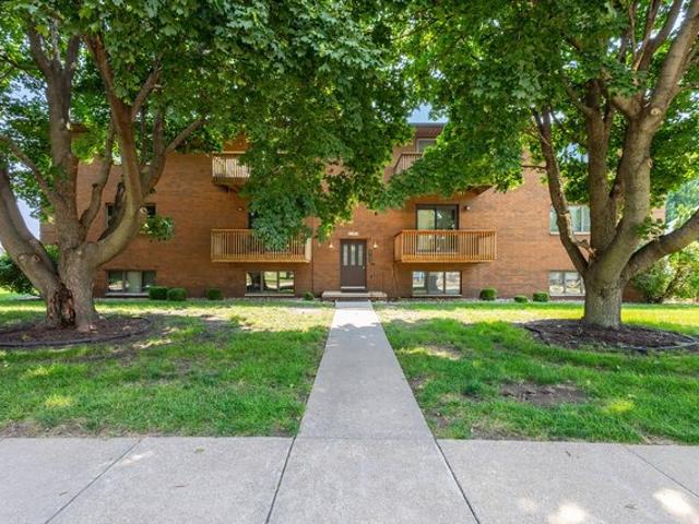 4195 Fairview Dr Apt 1, Bettendorf, IA 52722
