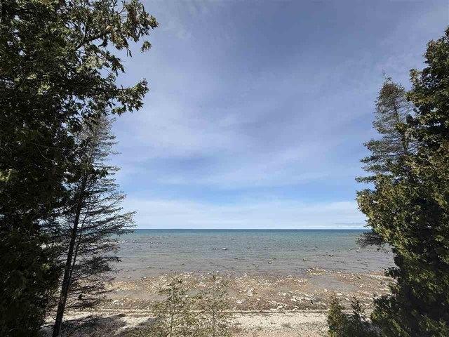 4195 Lake Shore Dr, Charlevoix, MI 49720