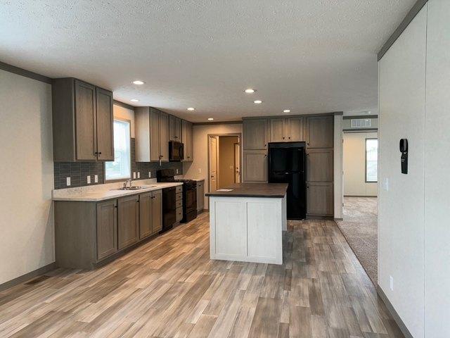 4197 Mill Vly, Burton, MI 48519