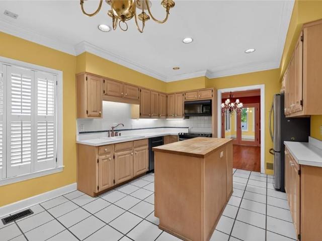 4198 Roswell Road NE