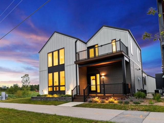 4192 E Lake Vista Blvd, Oak Creek, WI 53154