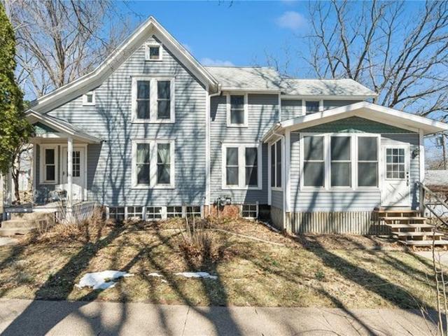 419 3rd St NW, Mount Vernon, IA 52314