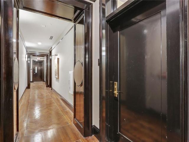 419 Carondelet Street # 401