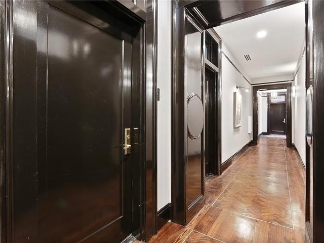 419 Carondelet Street # 403