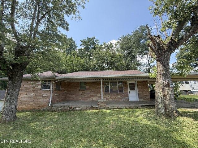 419 Carlock Ave, Harriman, TN 37748