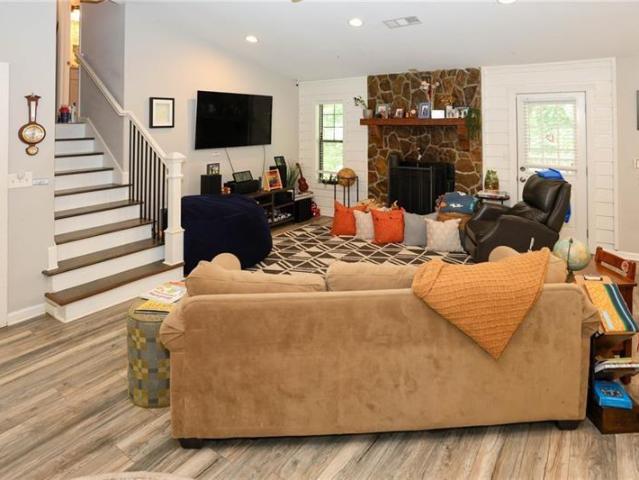 419 Creekside Lane