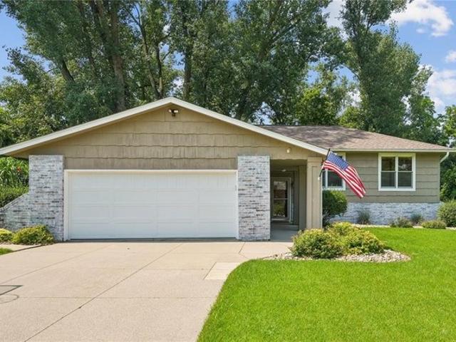 419 Green Valley Ter SE, Cedar Rapids, IA 52403