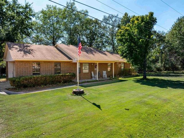 419 Dave St, Cave City, AR 72521