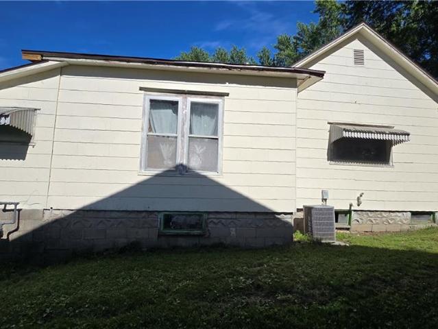 419 E 5th Street