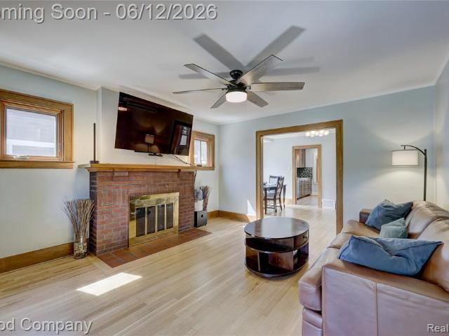 419 E 5th Street