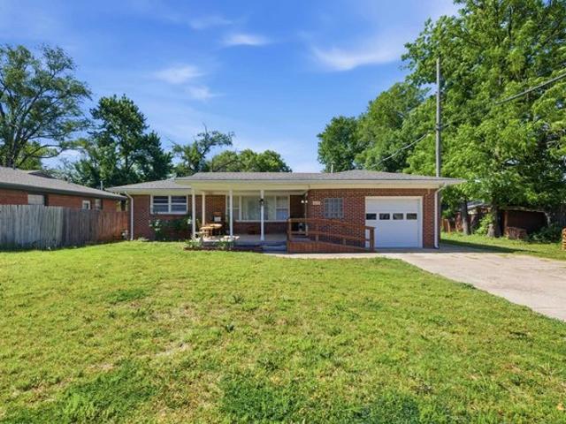 419 E 9th Ave, Belle Plaine, KS 67013