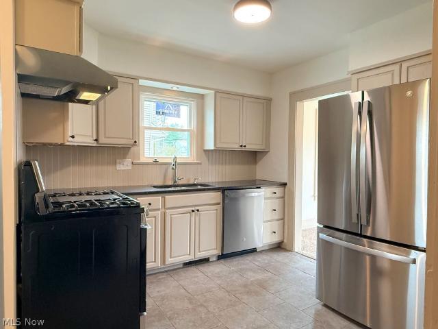 419 Oak Knoll NE