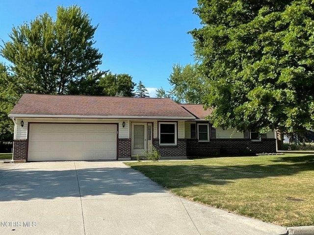 419 Lawndale Dr, Bryan, OH 43506