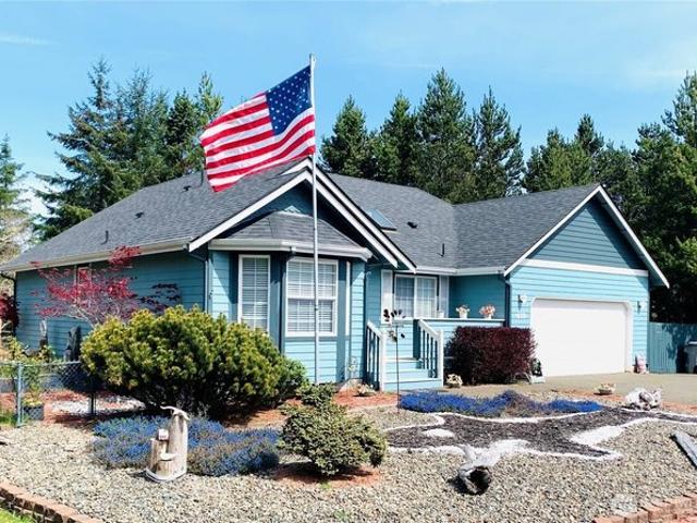 419 Lake Loop NEW, Ocean Shores, WA 98569