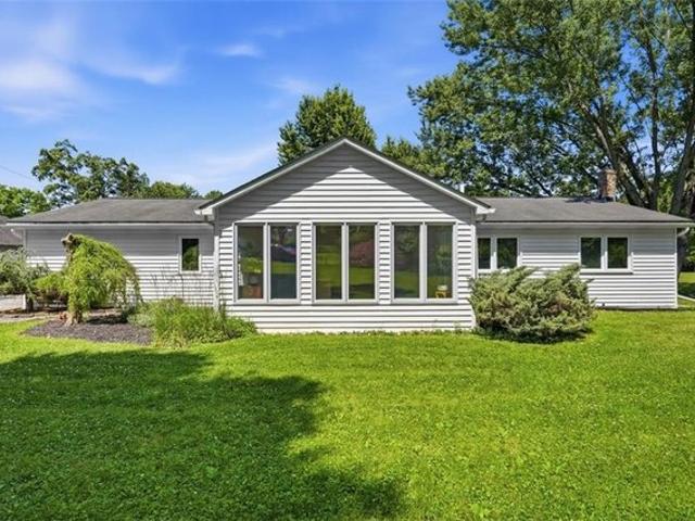 419 Large Dr, Cheswick, PA 15024