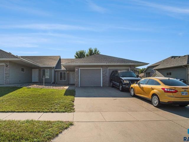419 N 9th Ave, Brandon, SD 57005