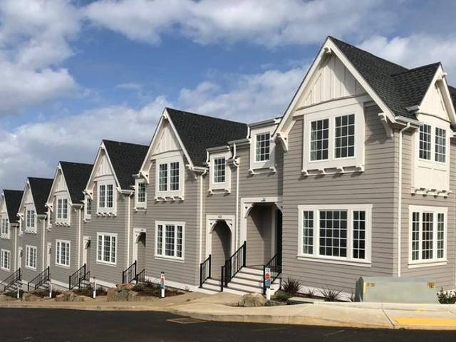 419 NE Moonwake Ln Unit 17, Depoe Bay, OR 97341