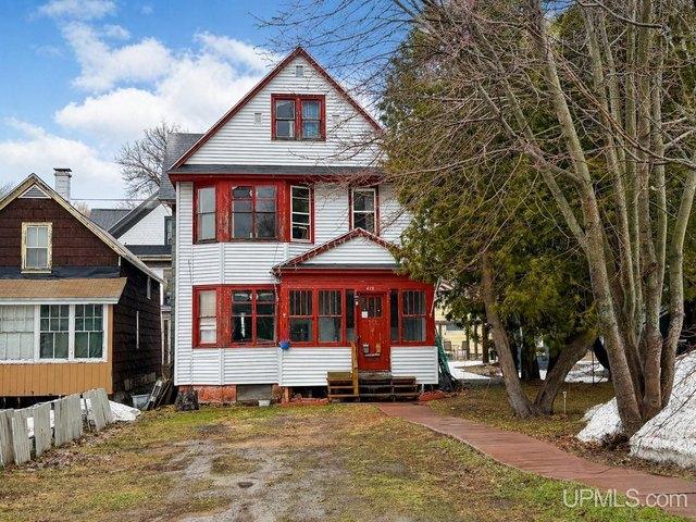 419 Seventh St, Calumet, MI 49913