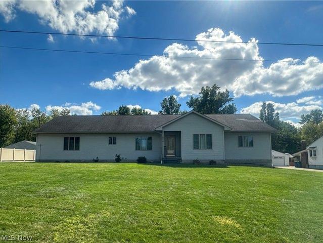 419 Secrist Ln, Girard, OH 44420