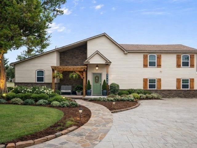 419 Sky Harbour Ct, Granbury, TX 76049