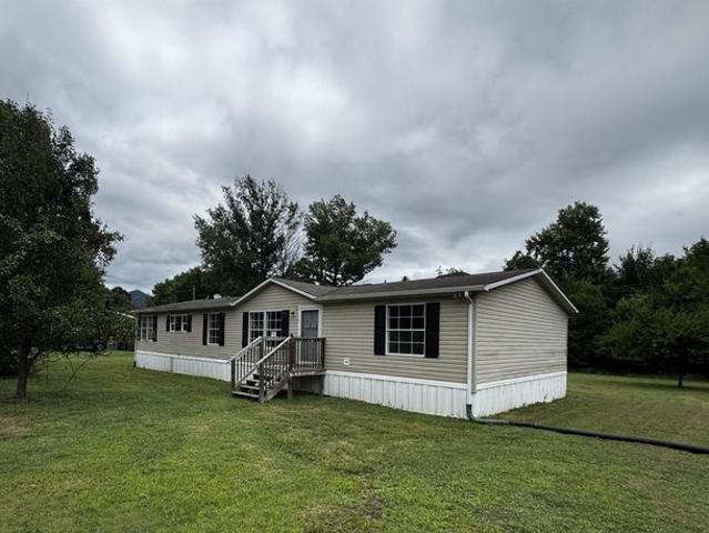 419 Pocahontas St, Glasgow, VA 24555