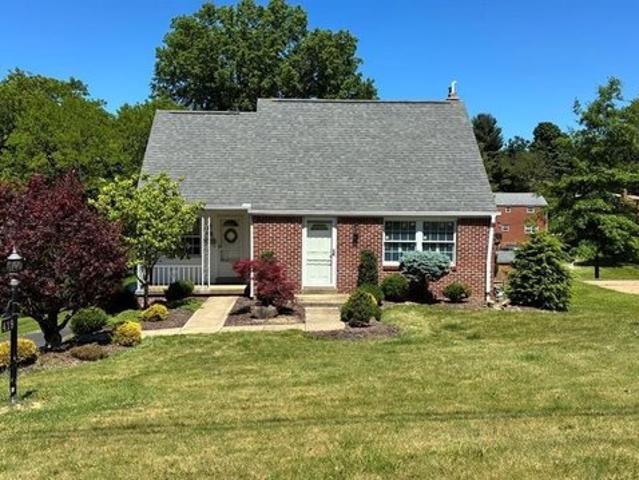 419 Parkridge Dr, Bethel Park, PA 15102