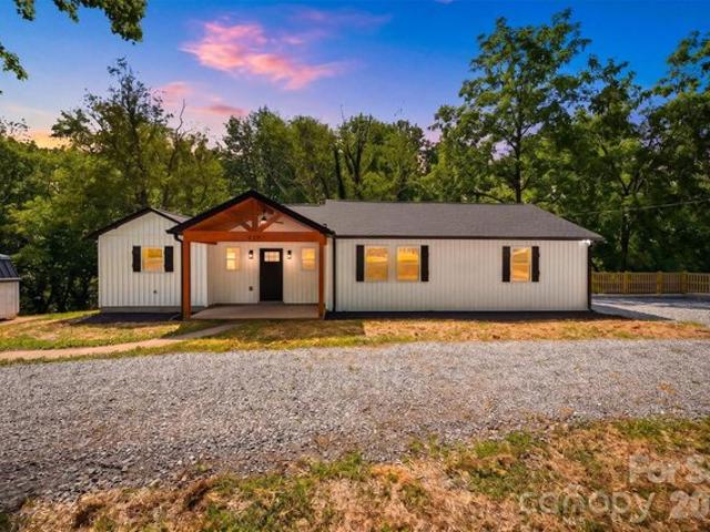 419 Rockyford St, Morganton, NC 28655