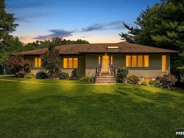 419 Ratzer Rd, Wayne, NJ 07470