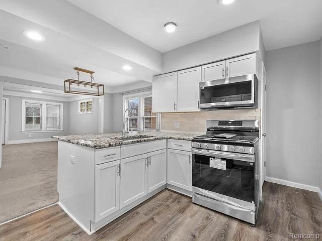 419 W 12 Mile Road