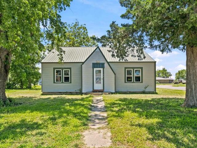 419 W Main St, Pretty Prairie, KS 67570