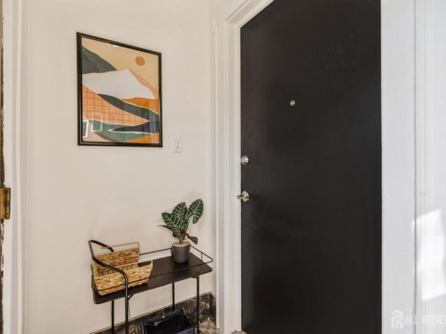 41 43 Poe Avenue