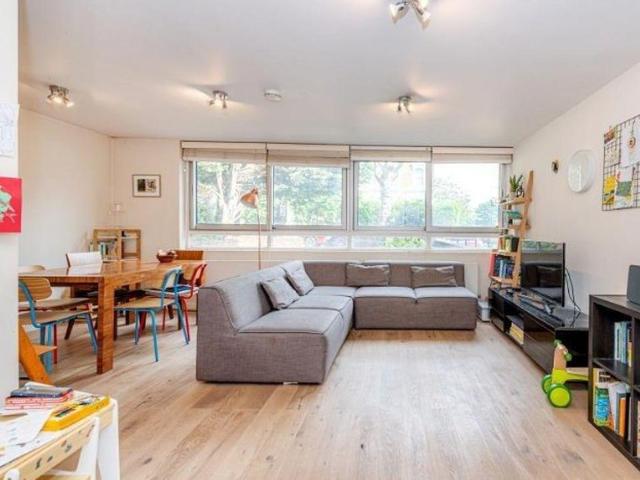 41 43 Steeles Road, Belsize Park, London 2 bed flat to rent £3,276 pcm £756 pw