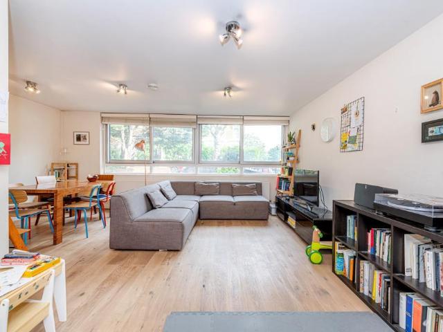 41 43 Steeles Road, Belsize Park, London 2 bed flat to rent £3,350 pcm £773 pw
