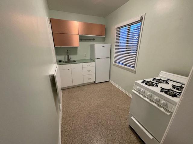 41 47 Thornton Ave Studio Apartment for Rent at 41 Thornton Ave, Los Angeles, CA 90291 Venice