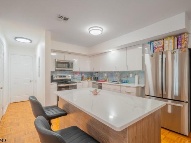 41 51 Wilson Ave # 4i