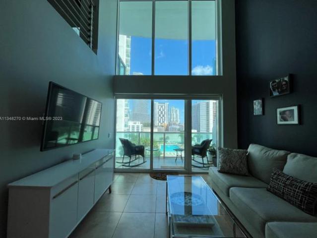 41 5th St SE #909, Miami, FL 33131